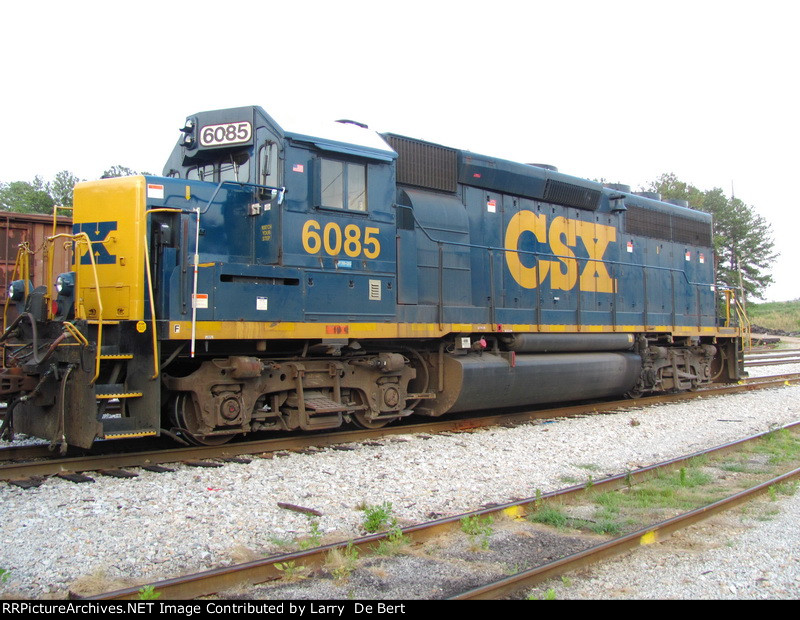 CSX 6085 Doghouse switcher rated GP38-2s